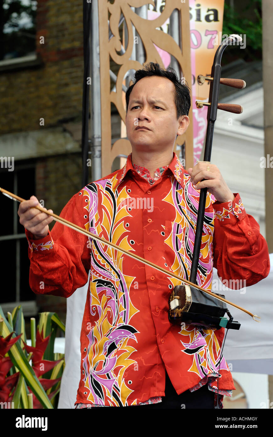 Erhu player Banque de photographies et d’images à haute résolution - Alamy
