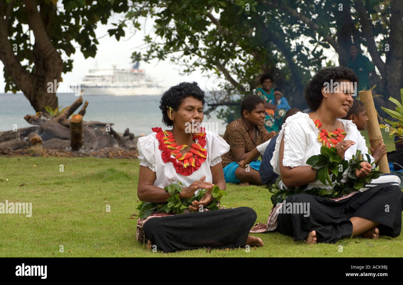 Women dance fiji Banque de photographies et d’images à haute résolution ...