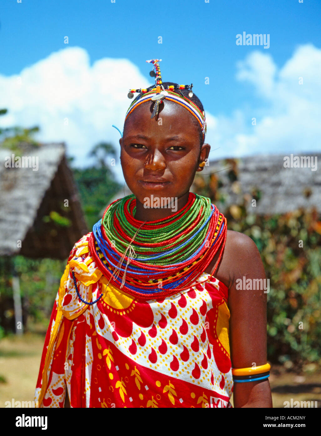 Femme en costume traditionnel Masai, Kenya, Afrique de l'Est Banque D ...