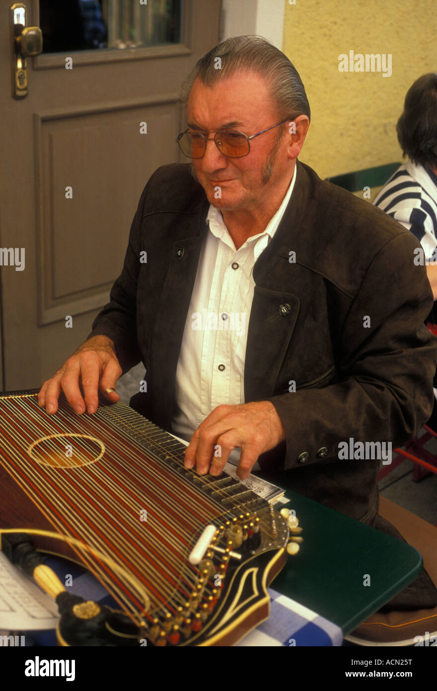 Joueur de cithare Banque de photographies et d’images à haute ...