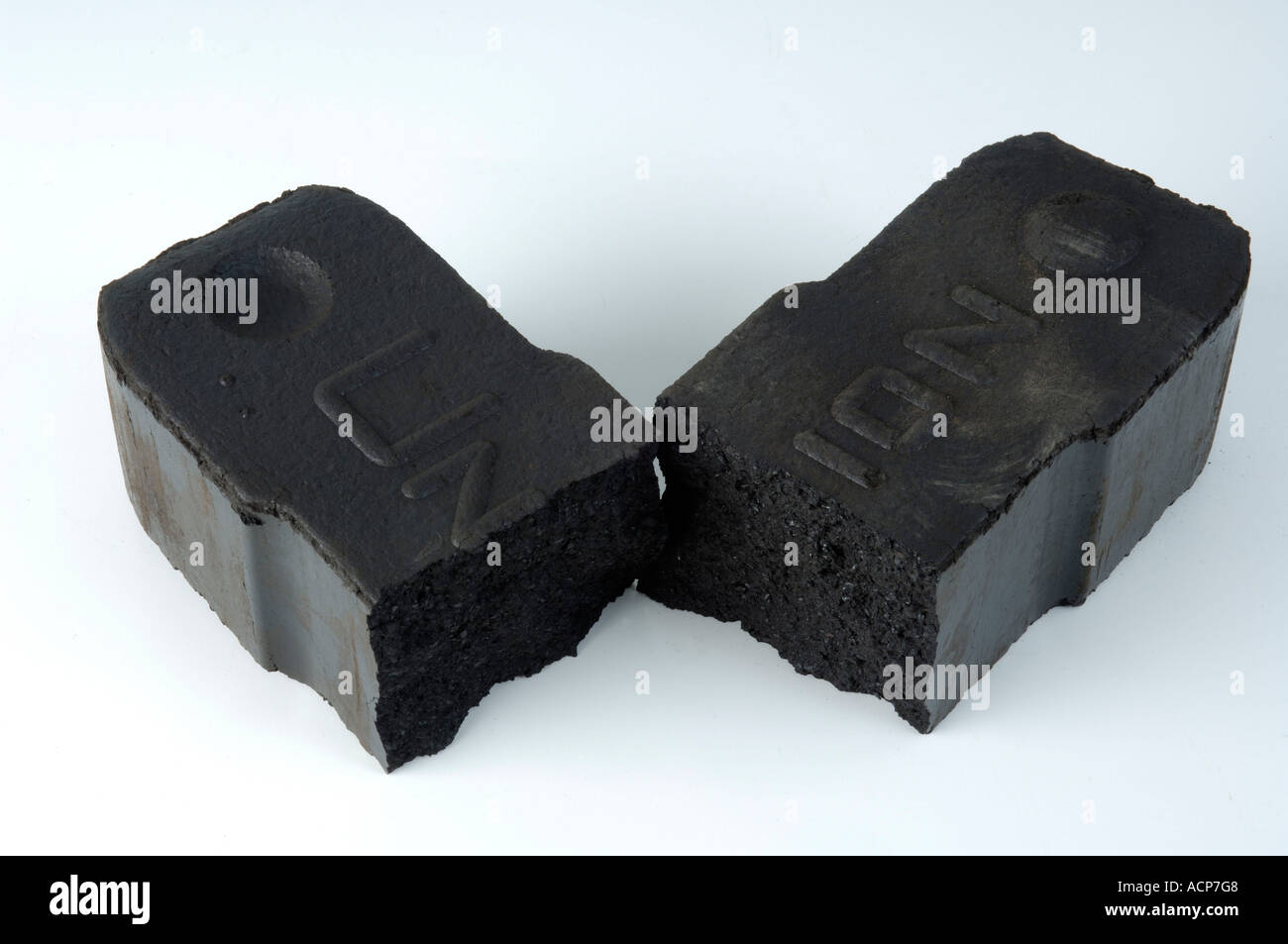 Briquette de lignite Banque de photographies et d’images à haute ...