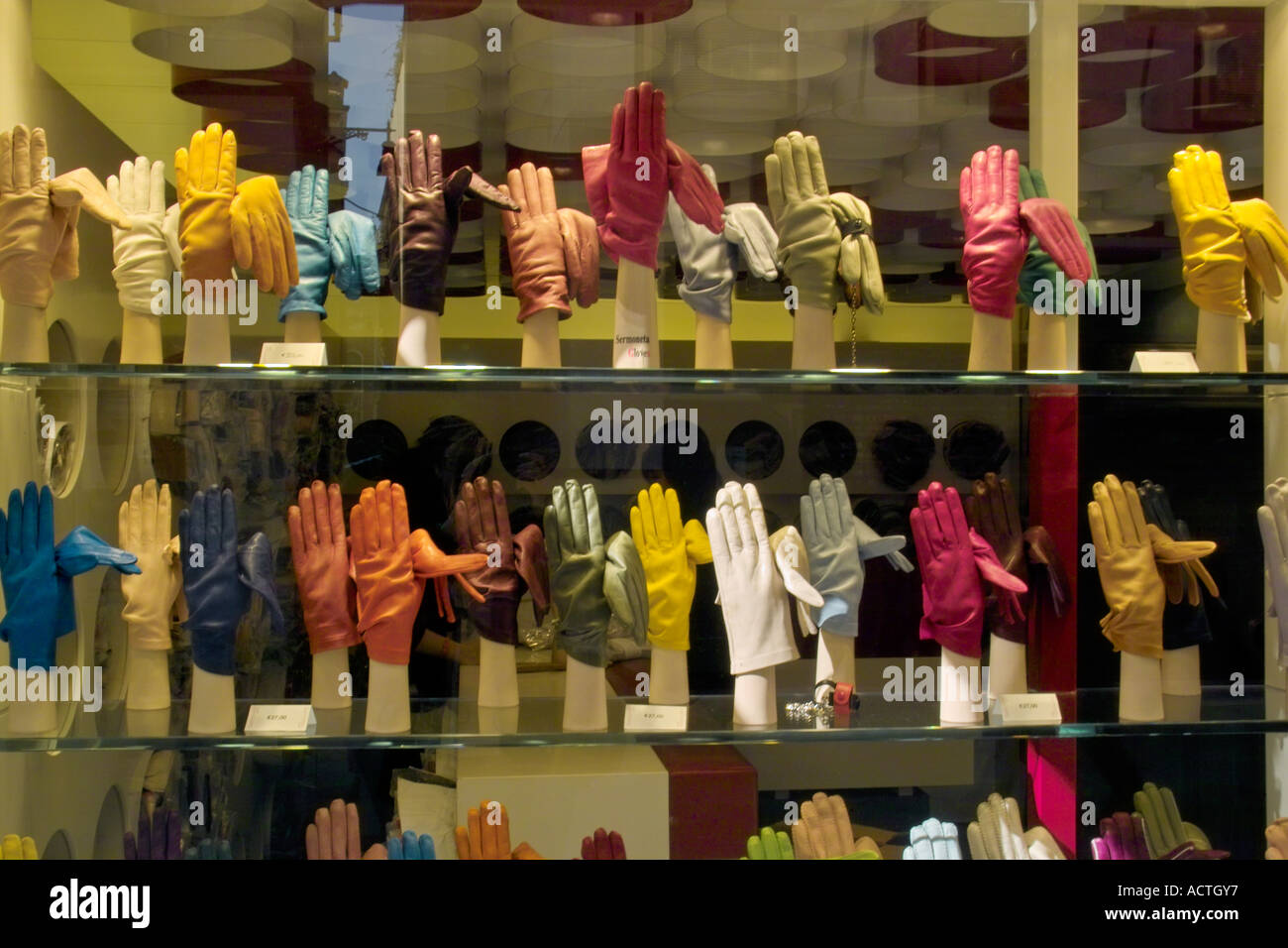 Glove shop venice italy Banque de photographies et d images a haute resolution Alamy
