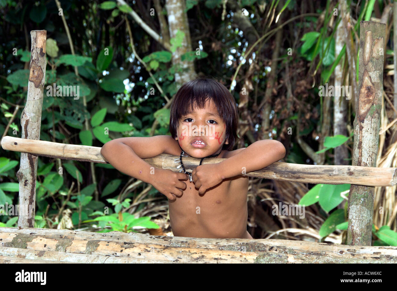 Embera indian child Banque d'image et photos - Alamy