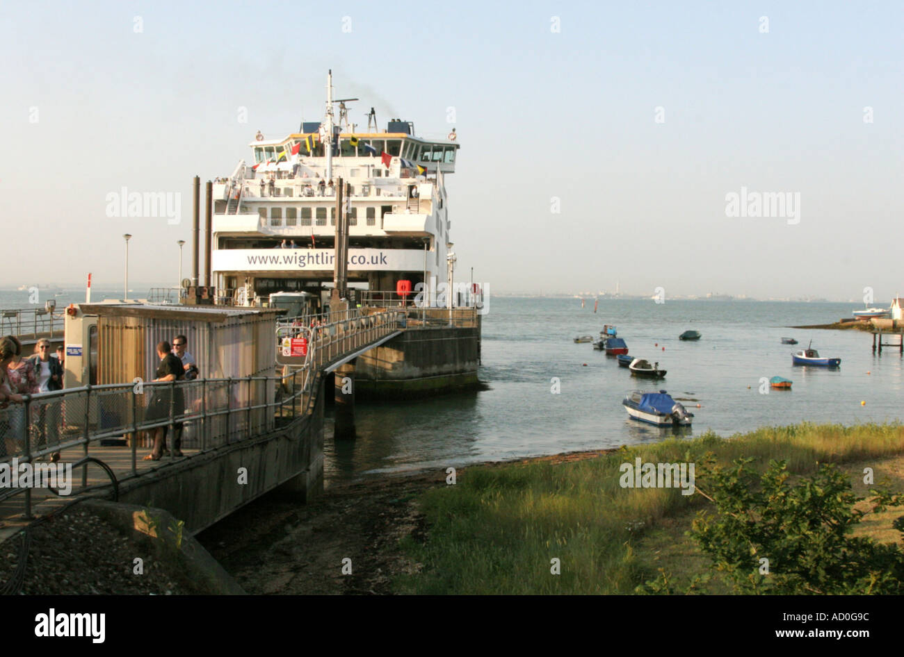 Le terminal de ferry de Fishbourne à Wightlink Isle of Wight GO UK 2005 ...