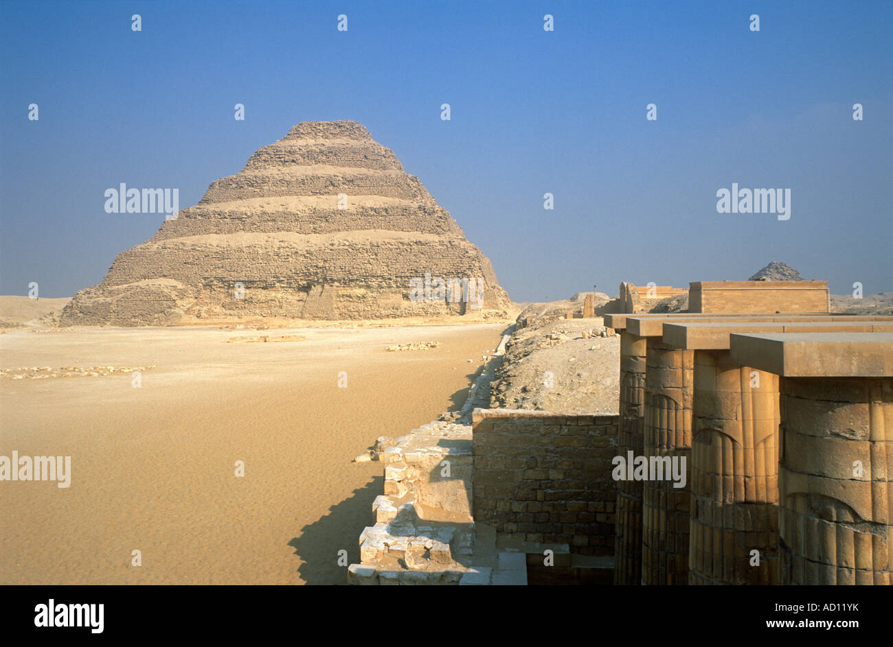 Pyramide saqqara Banque de photographies et d’images à haute résolution ...