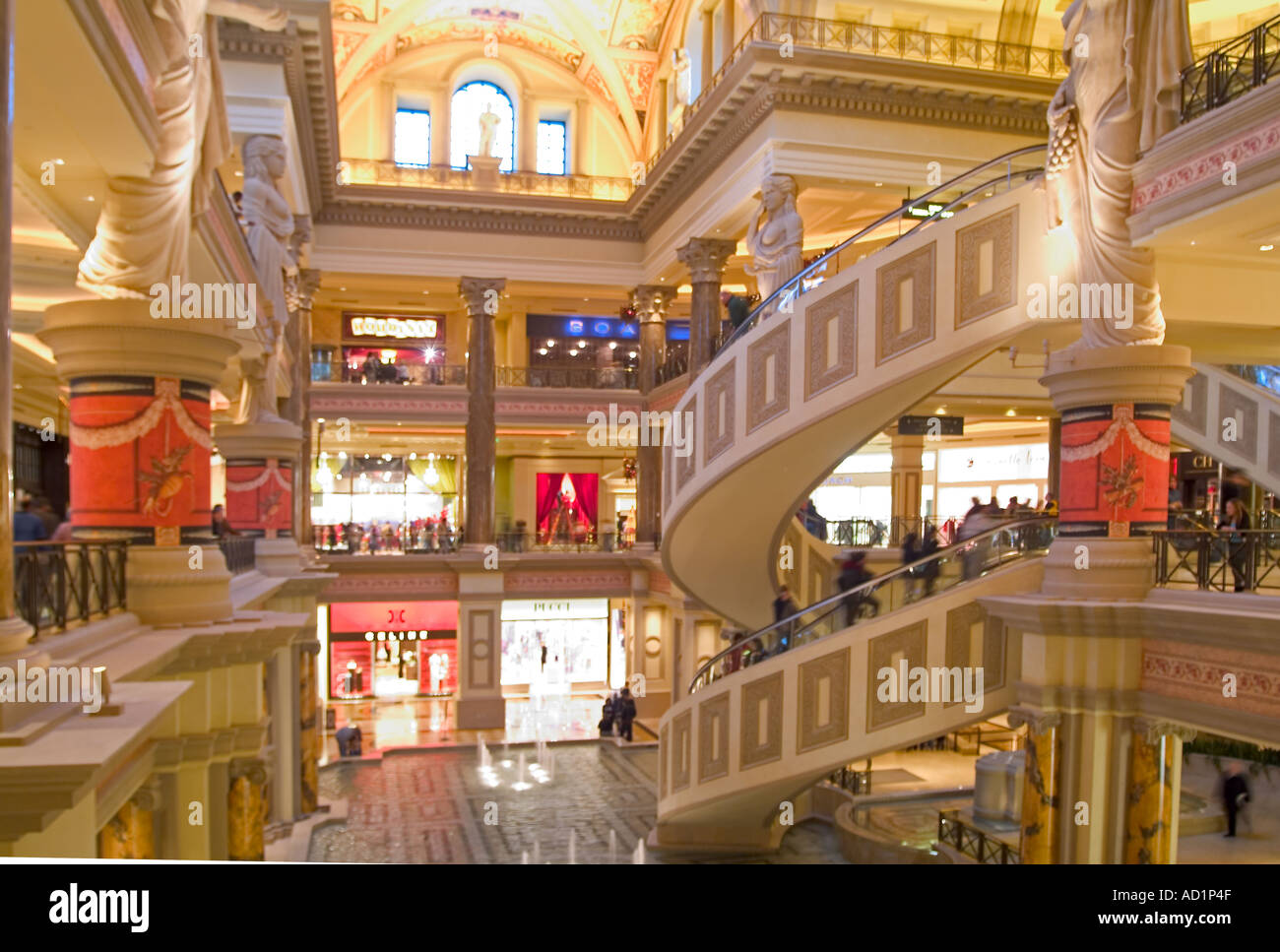 L'intérieur de la zone Forum Shops at Caesars Palace Mall Las Vegas ...