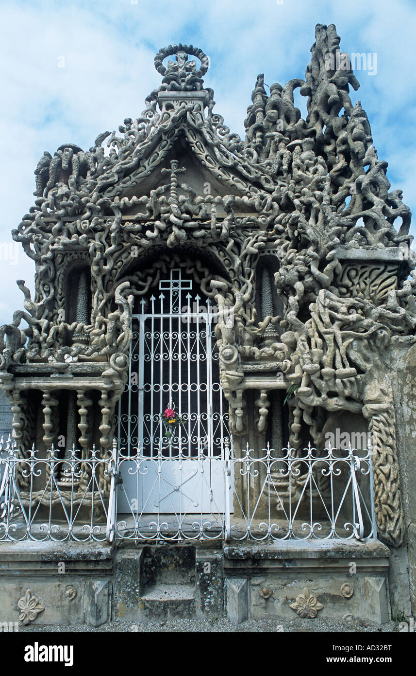 Ferdinand Cheval, facteur rural créateur de la palais Idéal à ...