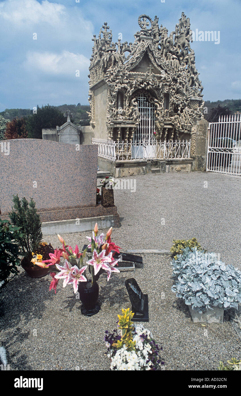 Ferdinand Cheval, facteur rural créateur de la palais Idéal à ...