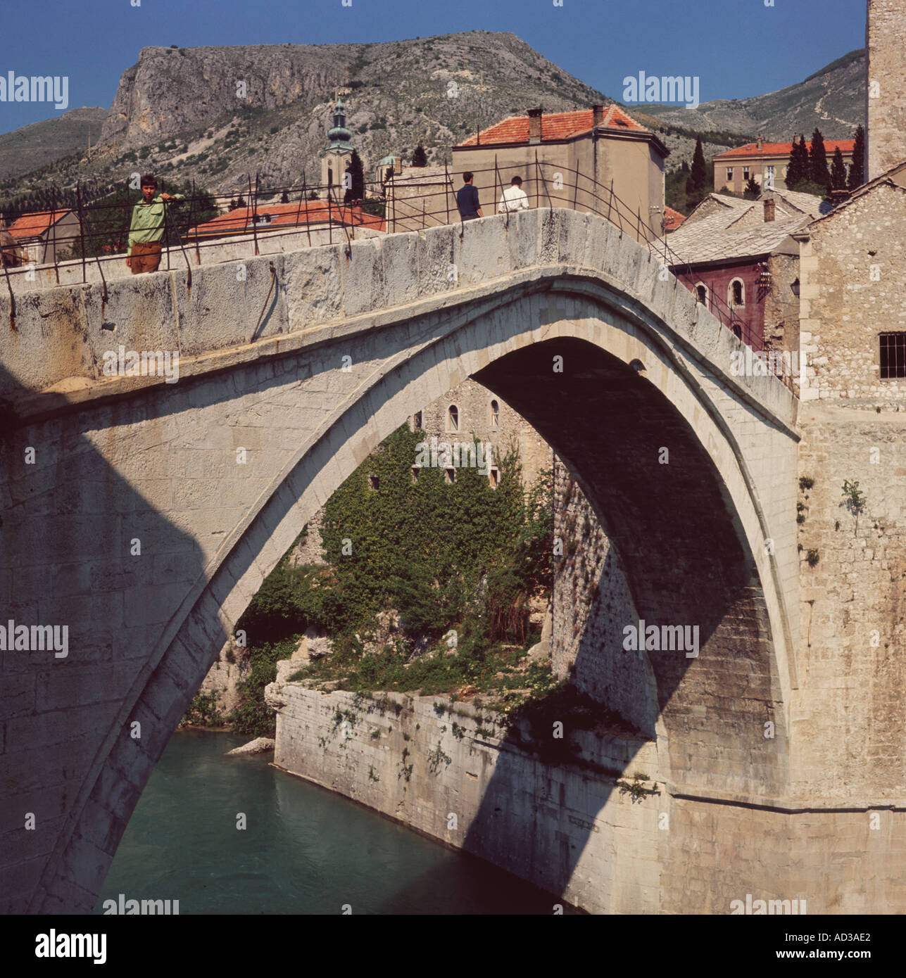 L'origine classique construit en arc en pierre d'un pont près de l ...