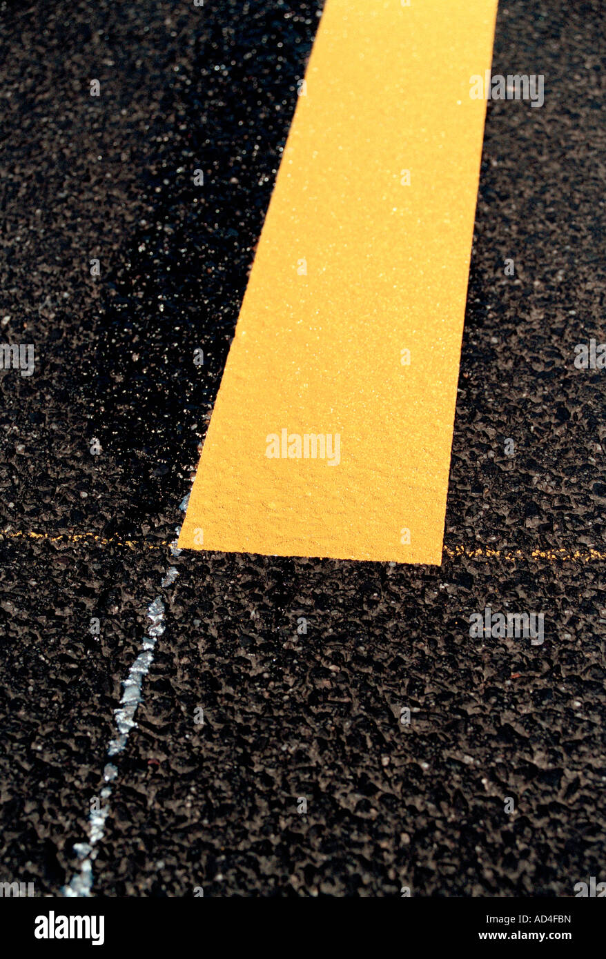 Ligne De Route Jaune Banque d'image et photos - Alamy