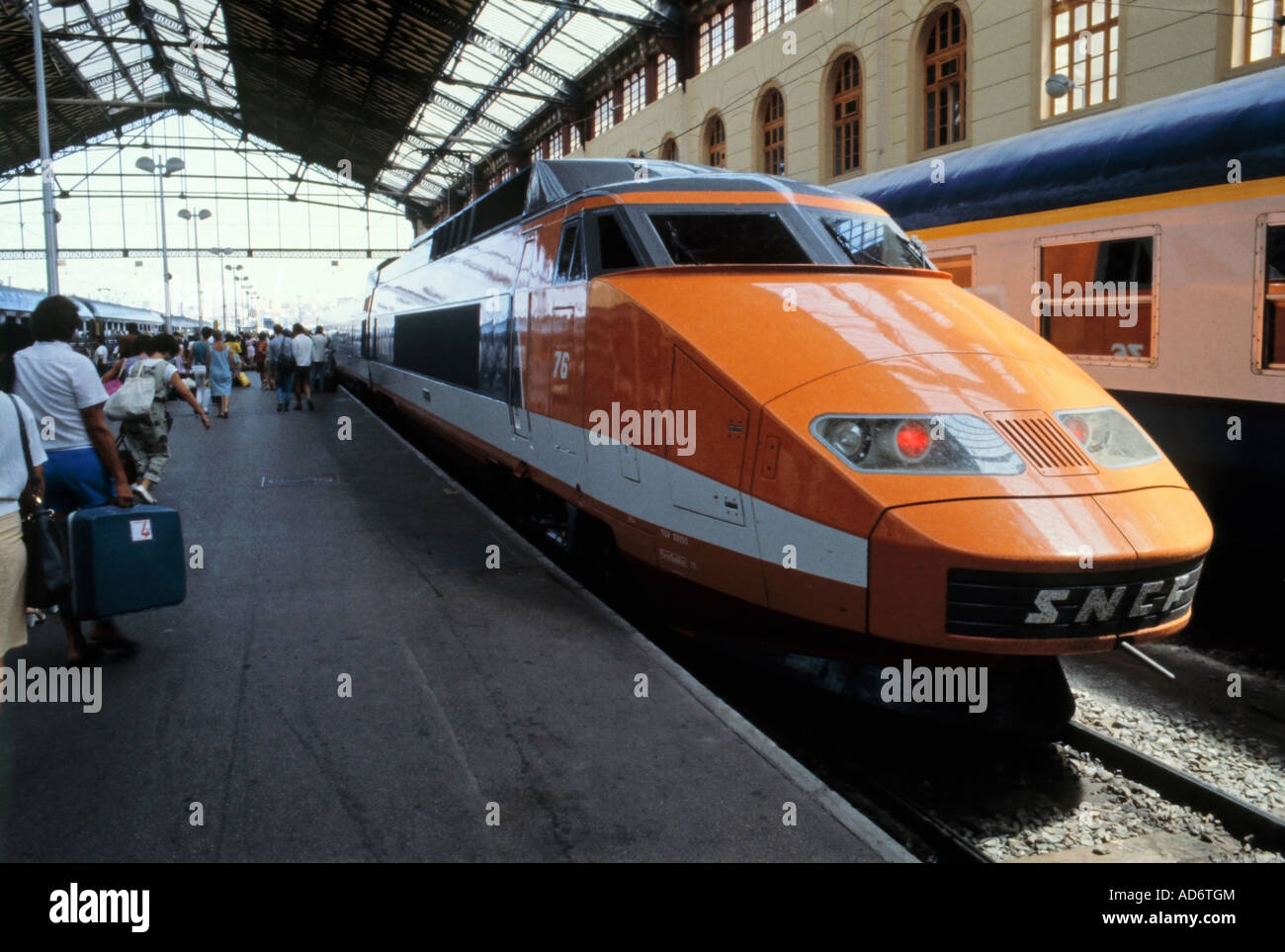Tgv pse orange Banque de photographies et d’images à haute résolution ...