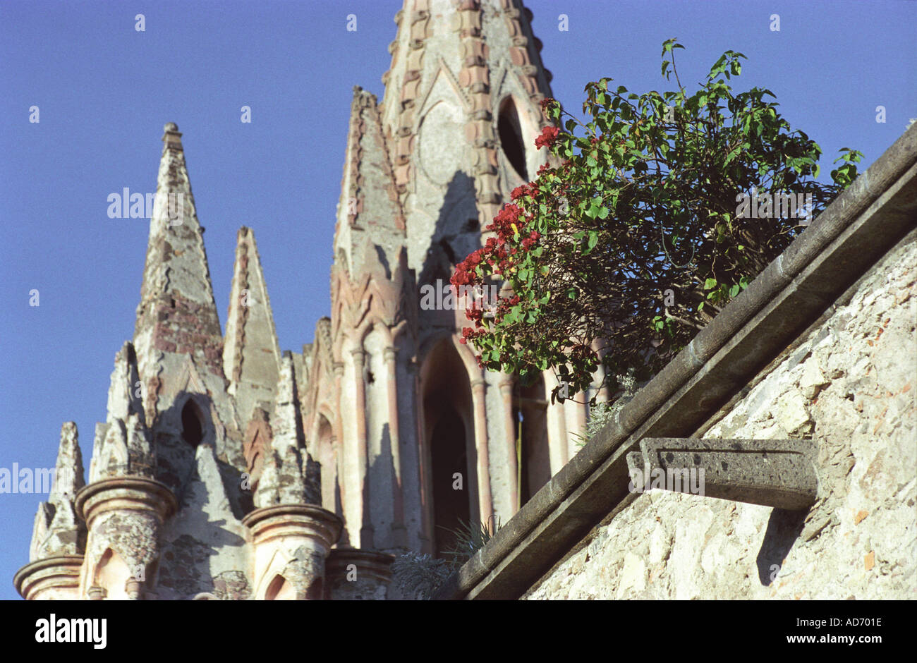 Parraquia de san miguel arcangel Banque de photographies et d’images à ...