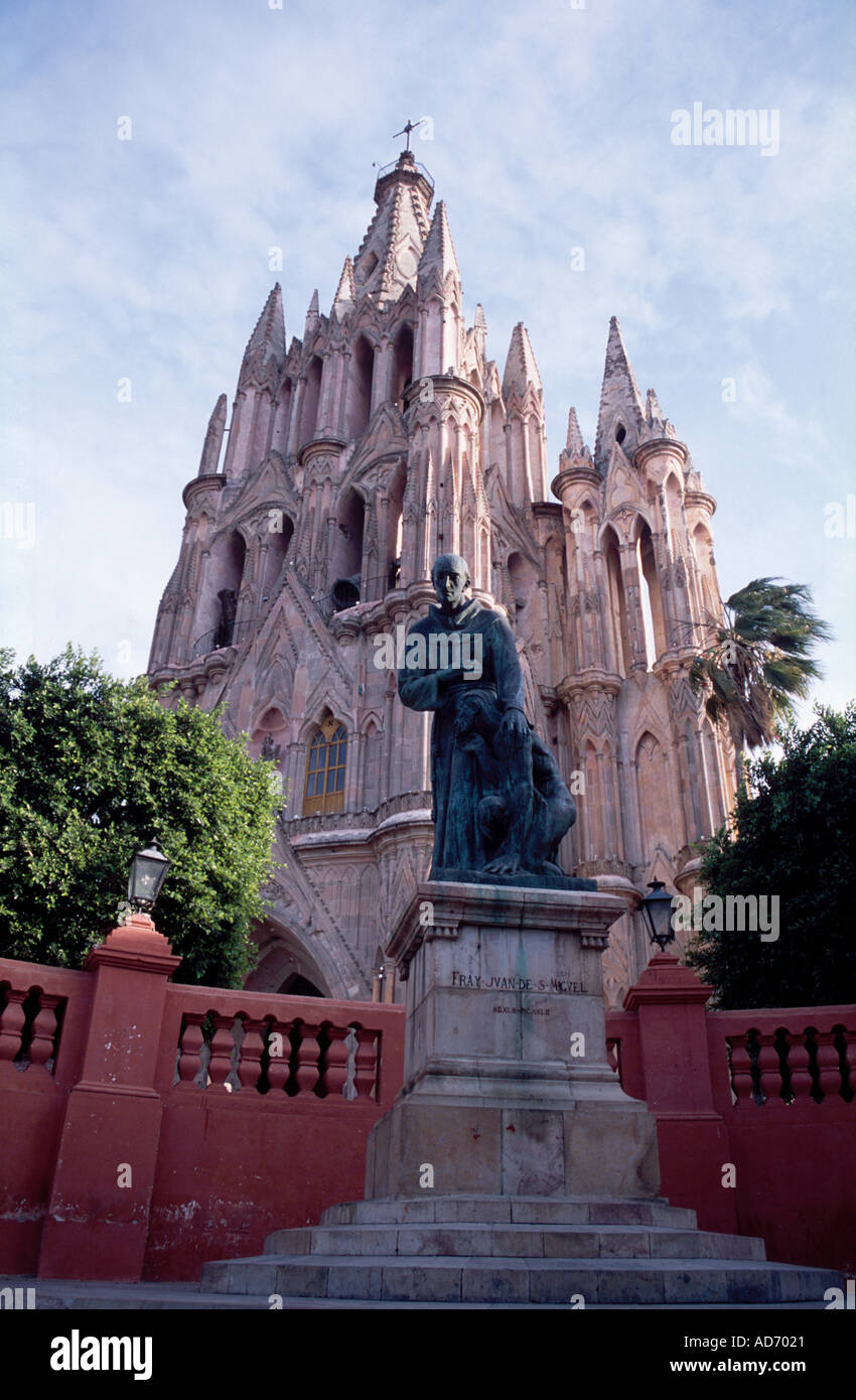Parraquia de san miguel arcangel Banque de photographies et d’images à ...