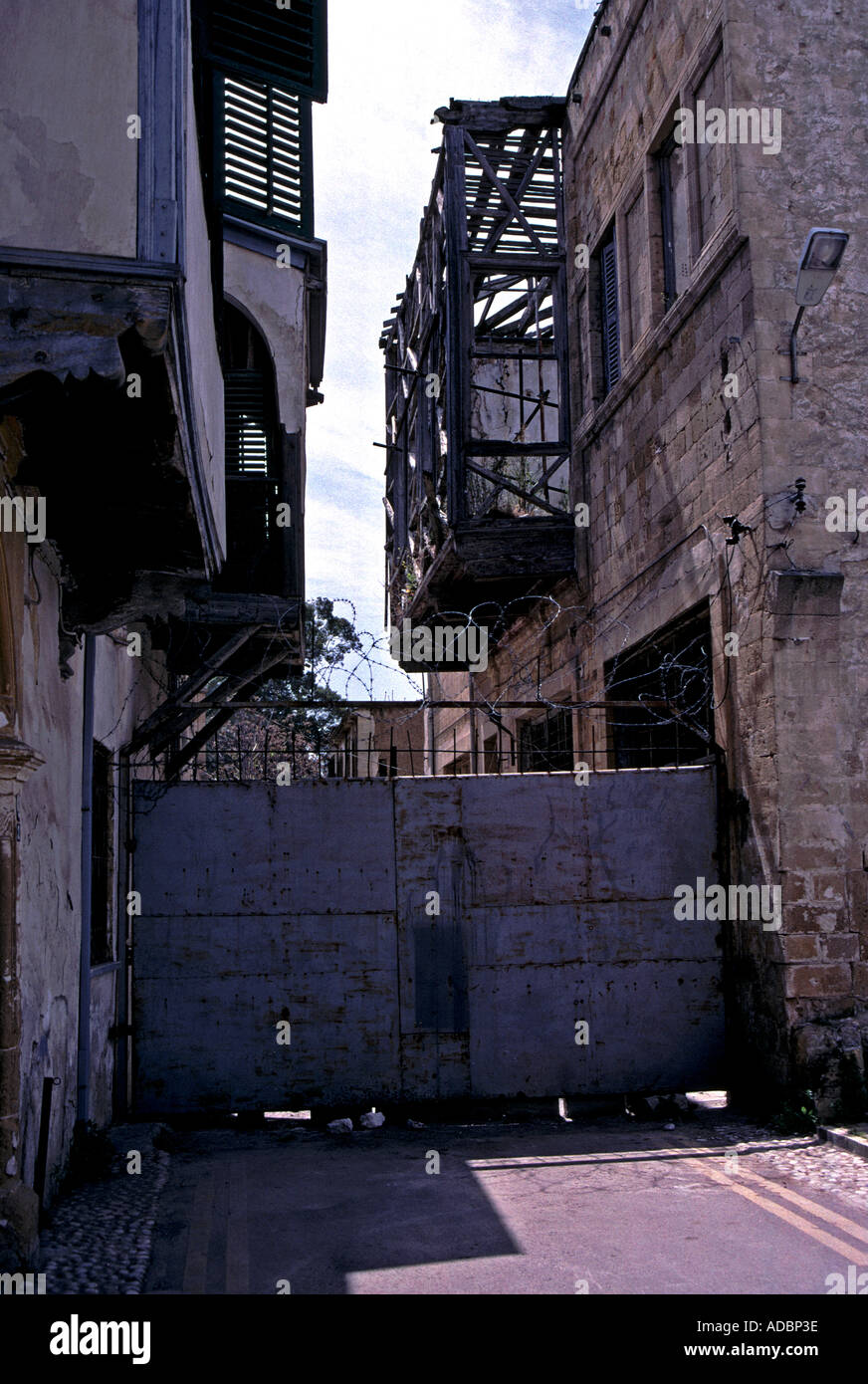 Cyprus nicosia wall green line Banque de photographies et d’images à ...