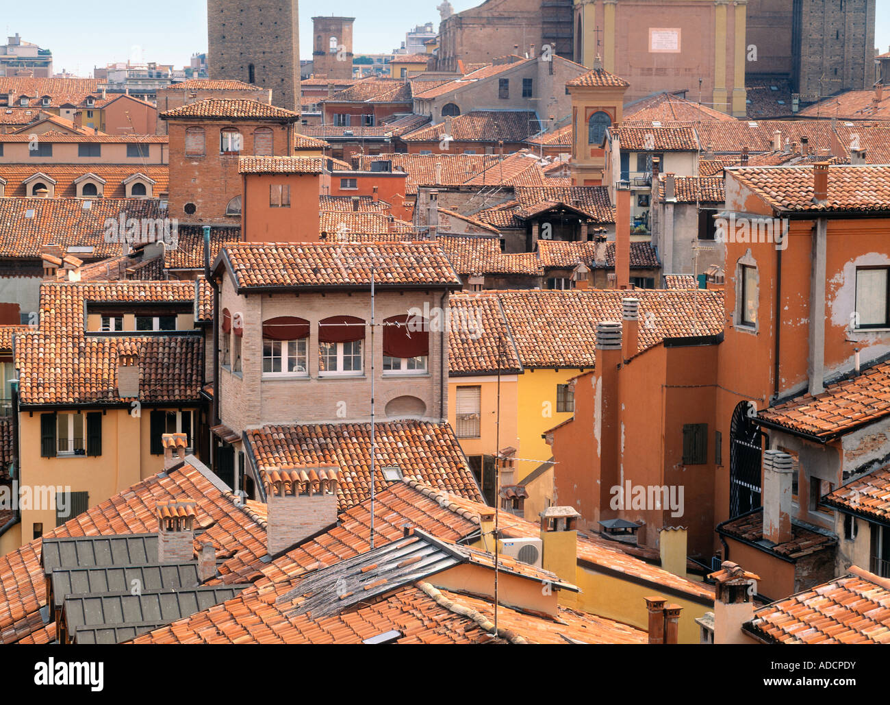 Bologna skyline with landmarks Banque de photographies et d’images à ...