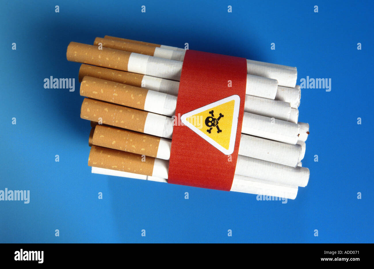 Un tas de cigaretes cigarettes cigarettes avec un signe pour ne pas ...