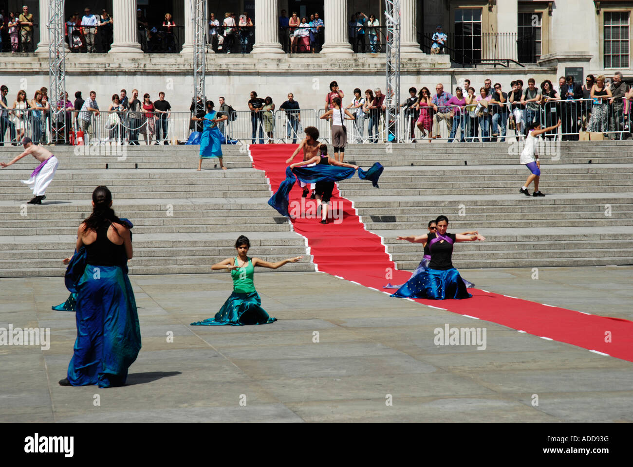 Indian festival in london men and women Banque de photographies et d ...