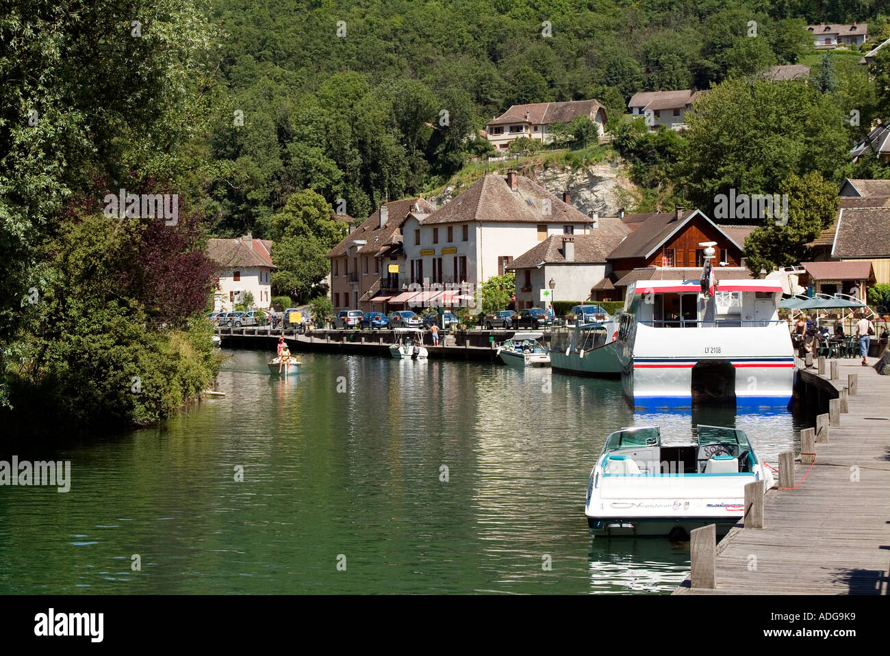 France Savoie le village de Chanaz sur le Canal de Savieres Photo Stock ...