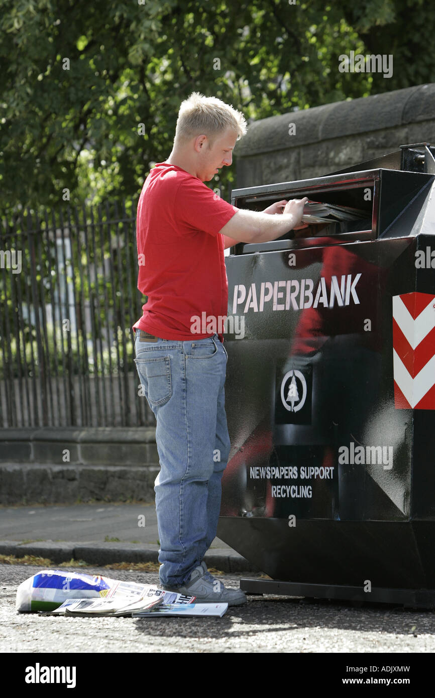 Recycle newspapers magazines Banque de photographies et d’images à ...