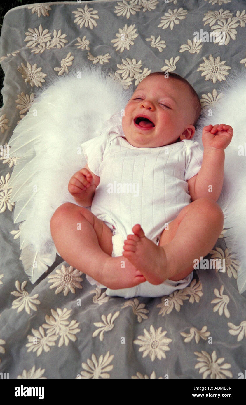 Baby angel Banque de photographies et d’images à haute résolution - Alamy