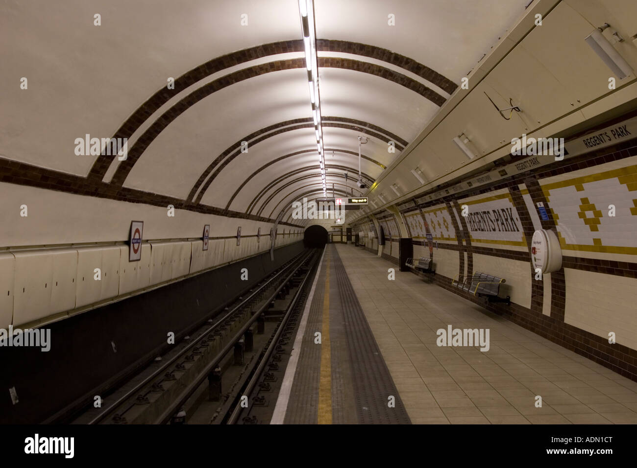 Bakerloo line underground station Banque de photographies et d’images à ...