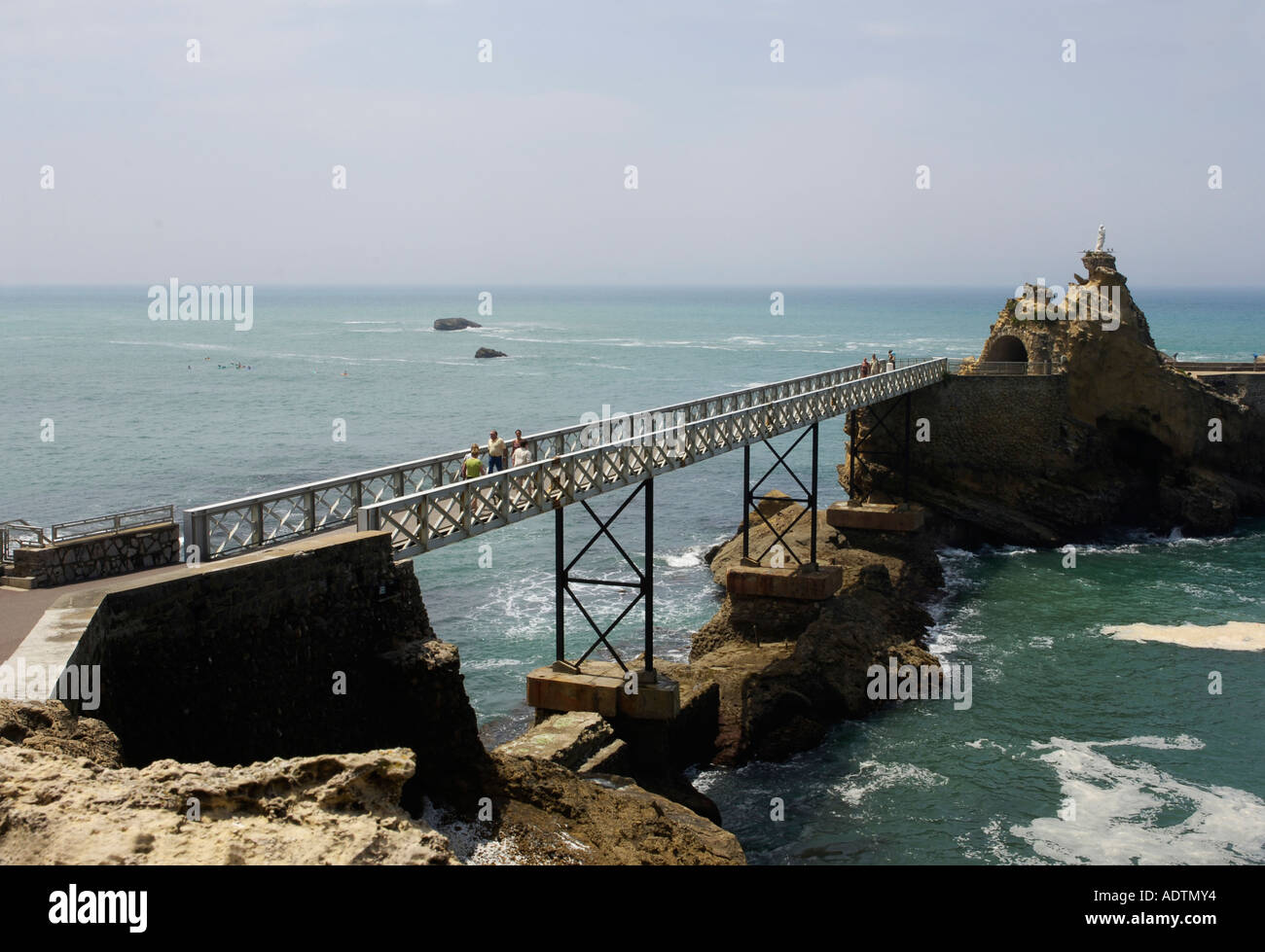 Le rocher de la vierge biarritz Banque de photographies et d’images à haute résolution - Alamy