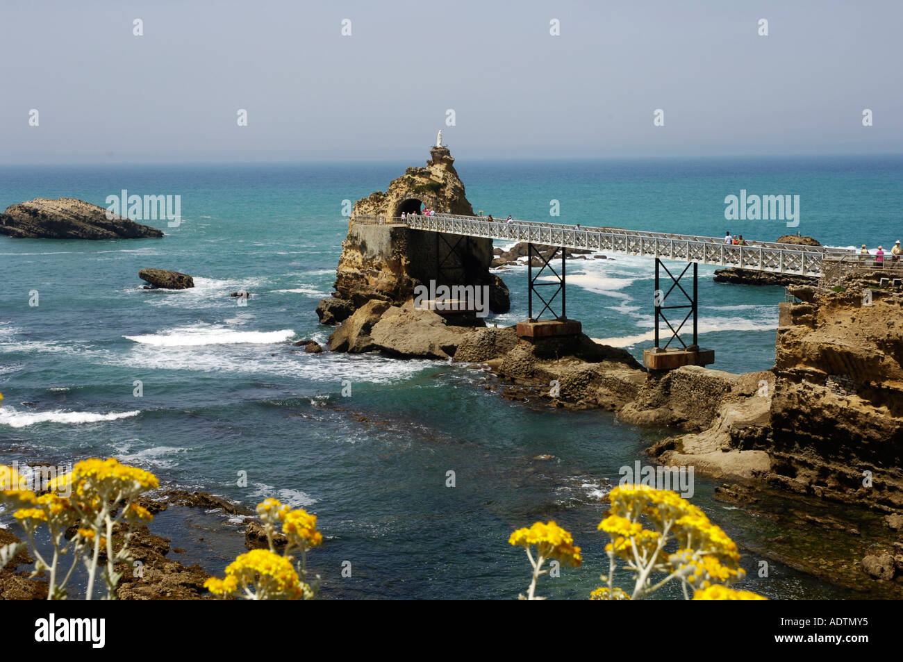 Le rocher de la vierge biarritz Banque de photographies et d’images à haute résolution - Alamy