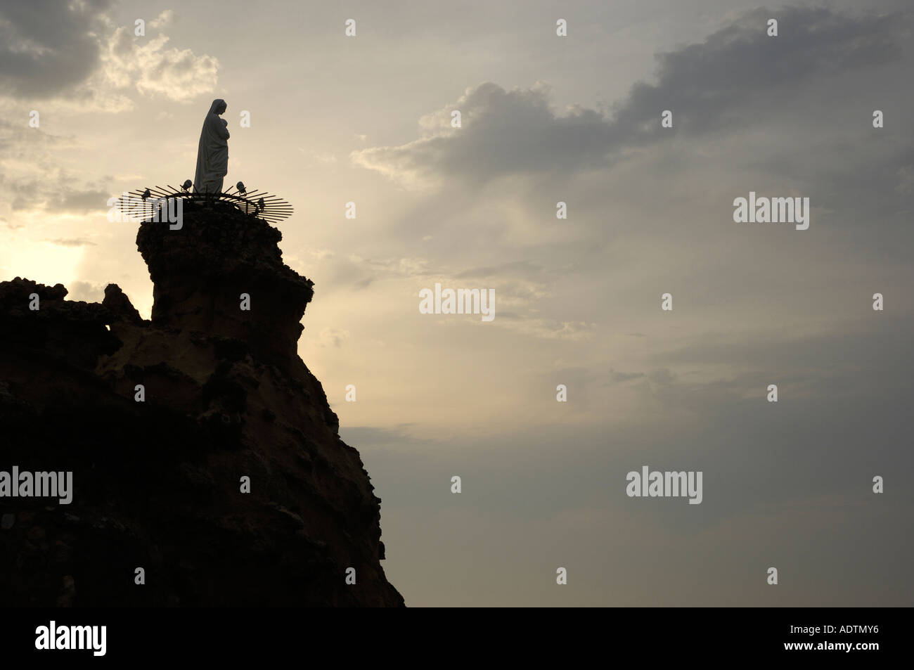 Le rocher de la vierge biarritz Banque de photographies et d’images à haute résolution - Alamy