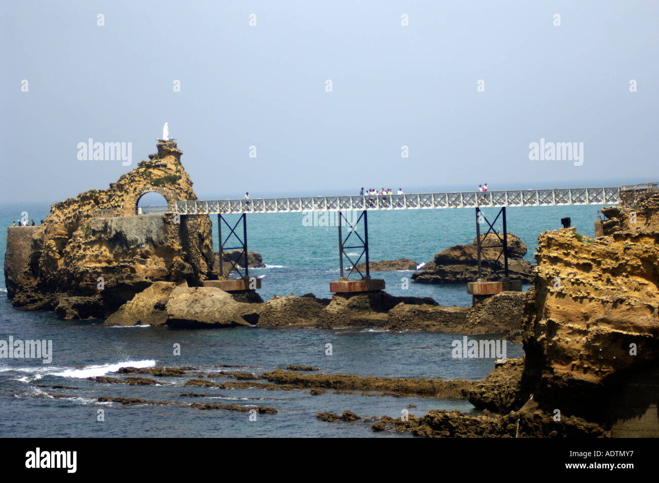 Le rocher de la vierge biarritz Banque de photographies et d’images à haute résolution - Alamy