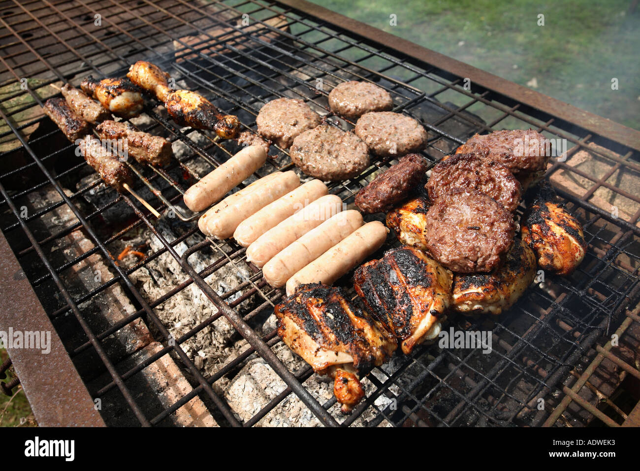 Grand barbecue de style traditionnel, Hampshire, England, UK Photo ...