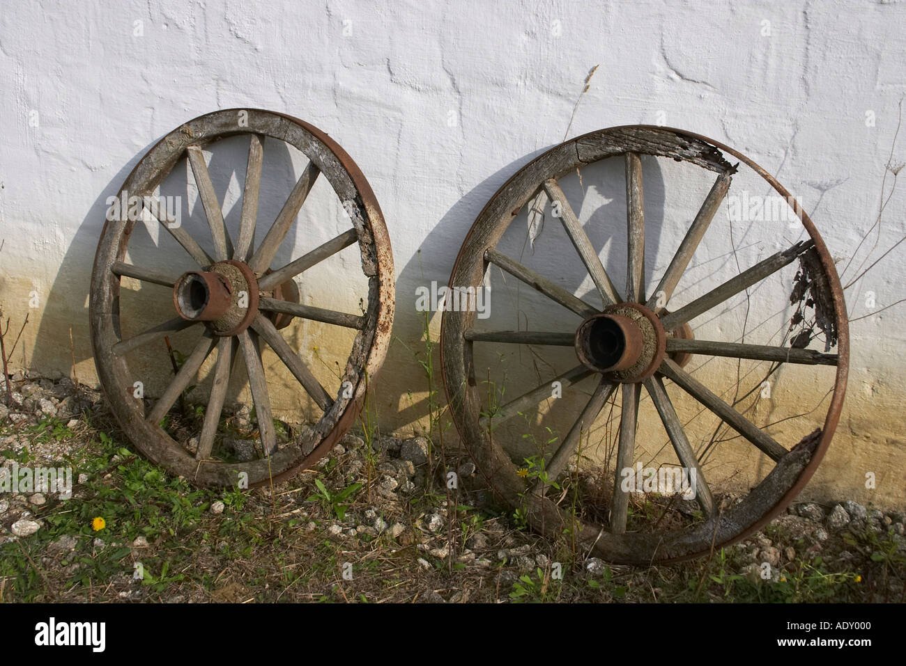 Roues en bois Banque de photographies et d’images à haute résolution ...