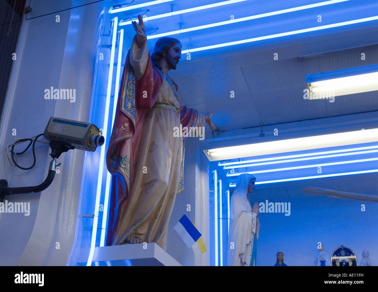 Statue de Jésus Christ à un magasin de souvenirs à Lourdes, France ...