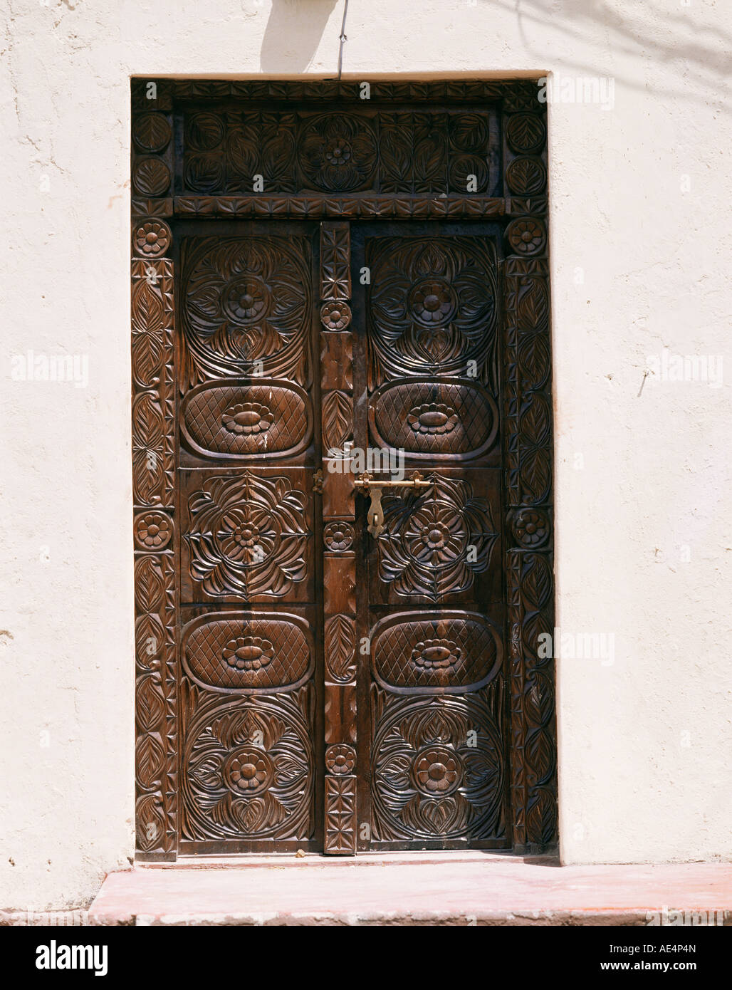 Porte en bois sculpté, Vieille Ville, Mombasa, Kenya, Afrique de l'Est ...