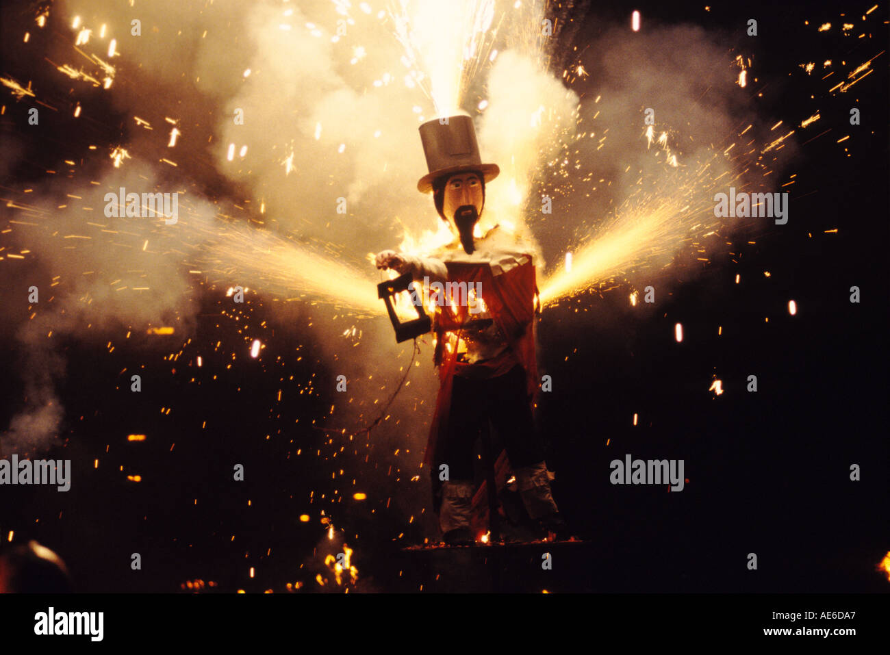Guy fawkes night bonfire Banque de photographies et d’images à haute ...