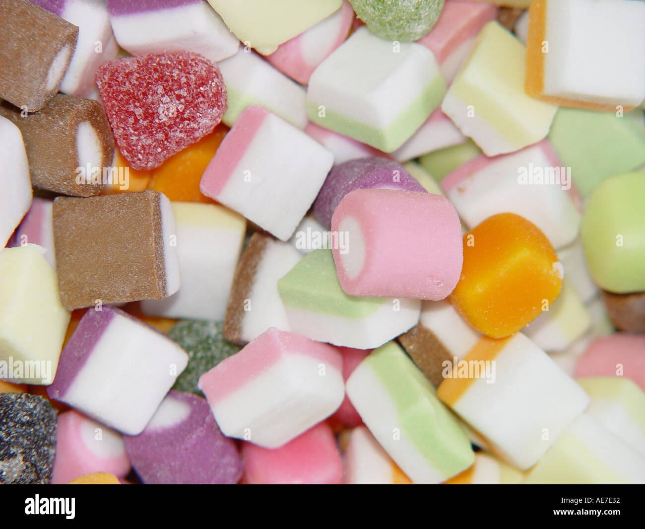 Child eating sweets uk Banque de photographies et d’images à haute ...