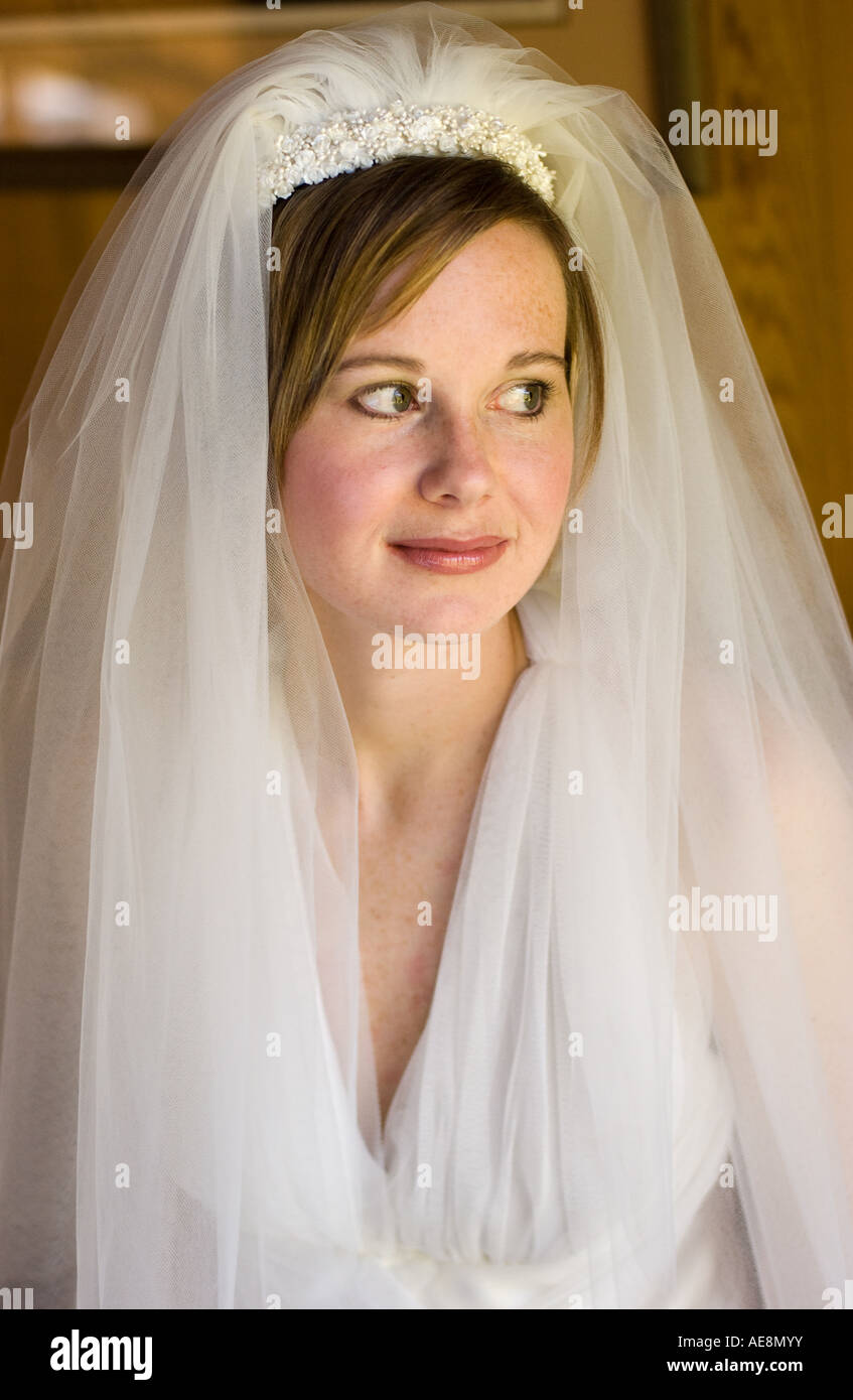Portrait d'une jeune mariée prise le jour de son mariage Photo Stock ...