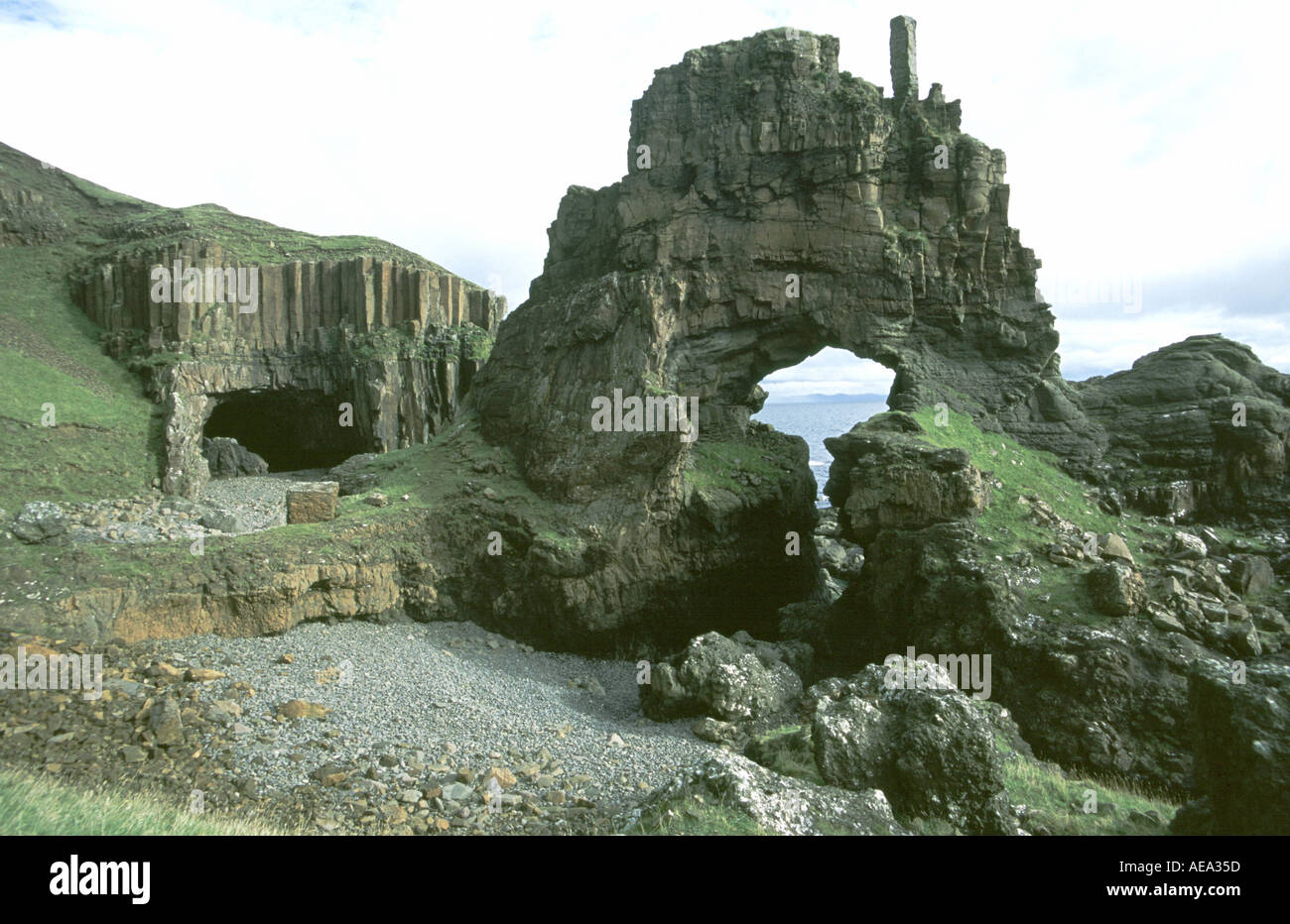 Carsaig arches mull hebrides scotland Banque de photographies et d ...