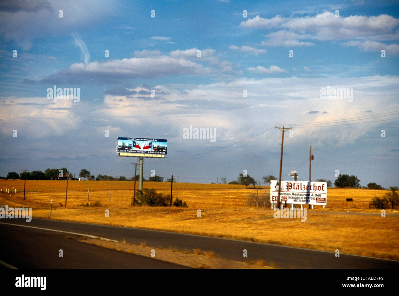 Telephone wires Banque de photographies et d’images à haute résolution ...