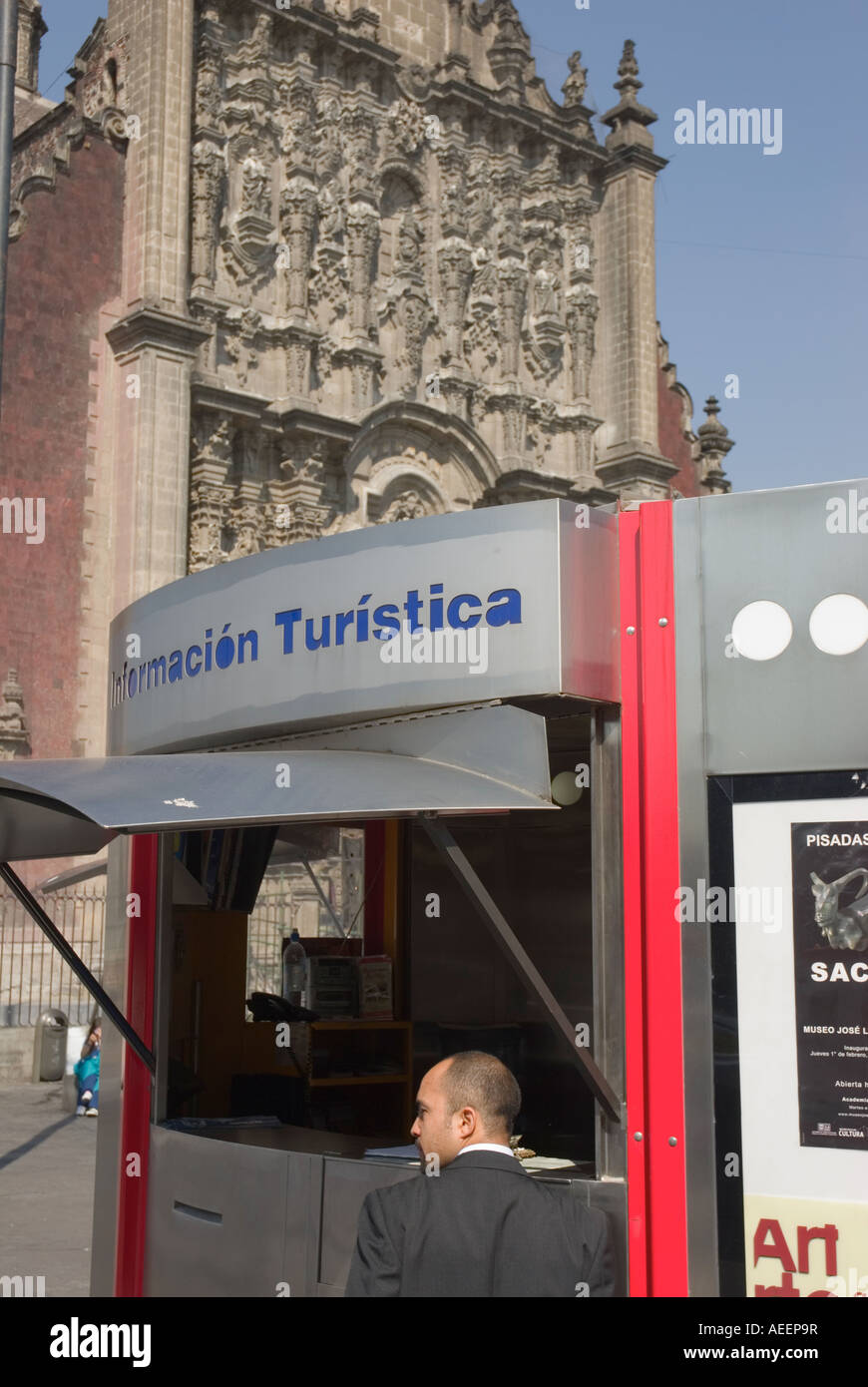 D'un kiosque d'information touristique en face de la Cathédrale ...