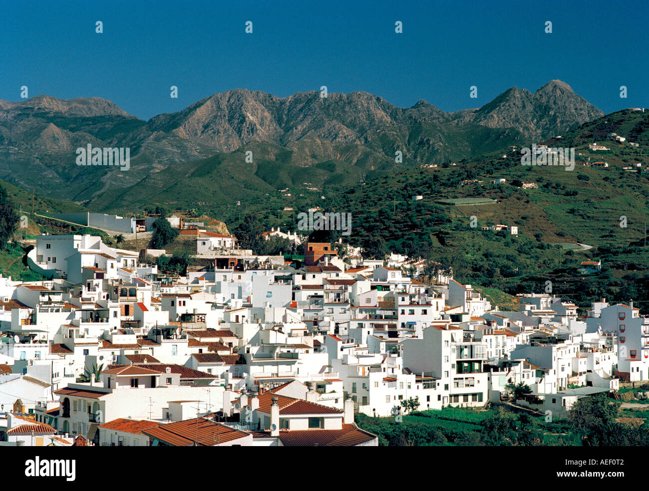 La colline du village de Torrox Costa, Malaga, Andalousie, Andalousie ...