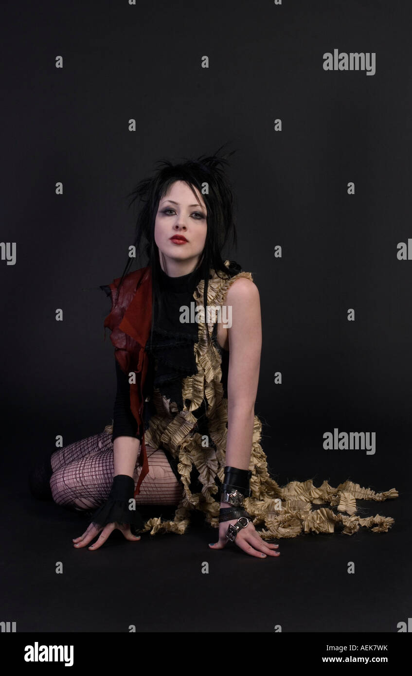 Young woman wearing alternative gothic Banque de photographies et d ...