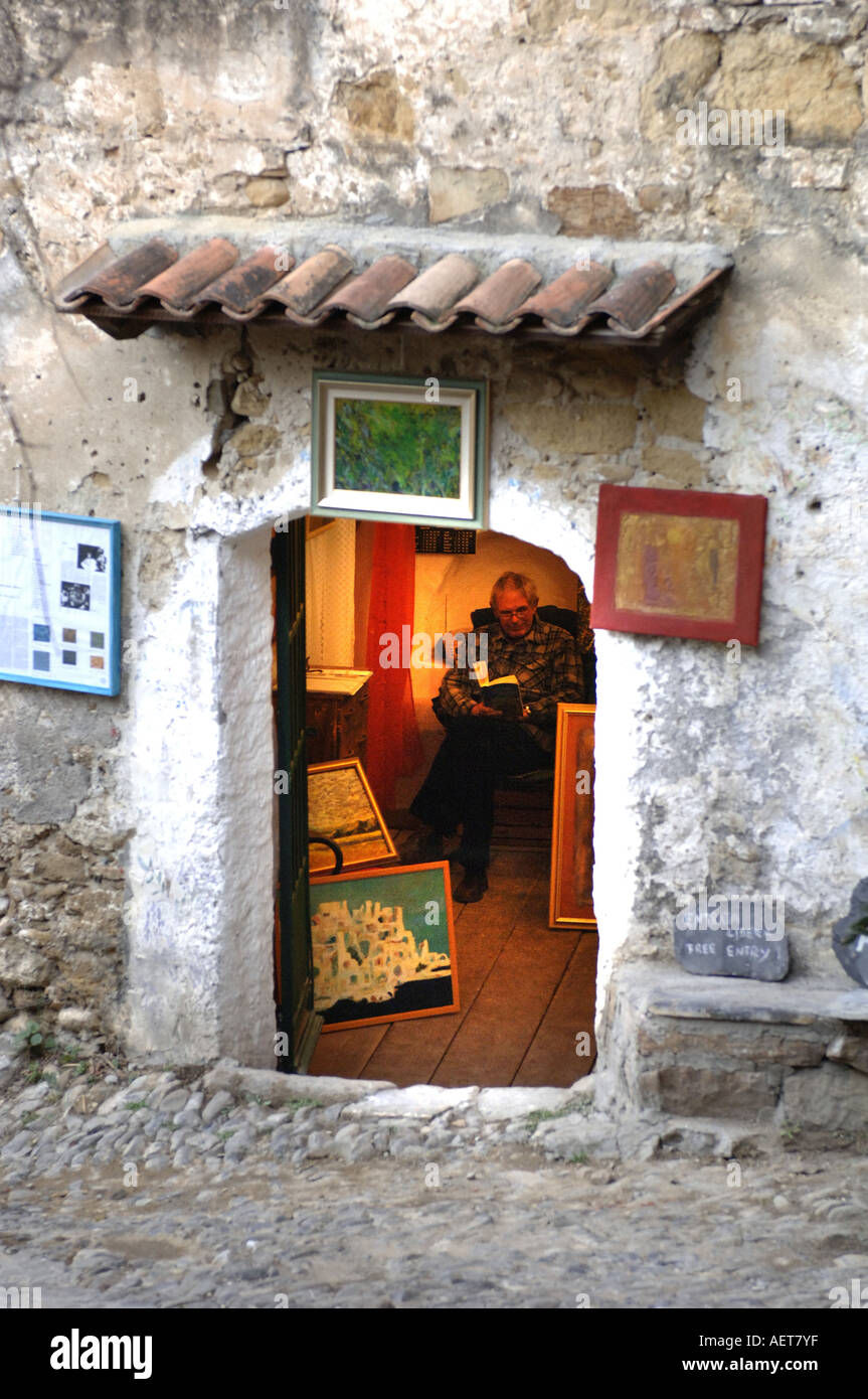 Artists village old bussana vecchia Banque de photographies et d’images ...