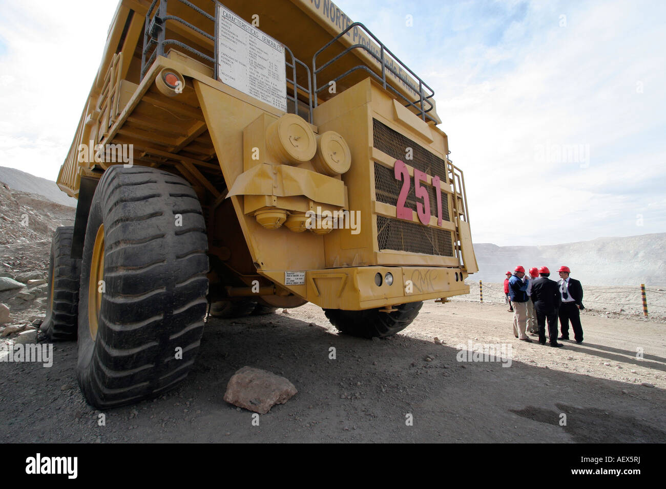 Camion géant dans la mine à ciel ouvert Photo Stock - Alamy