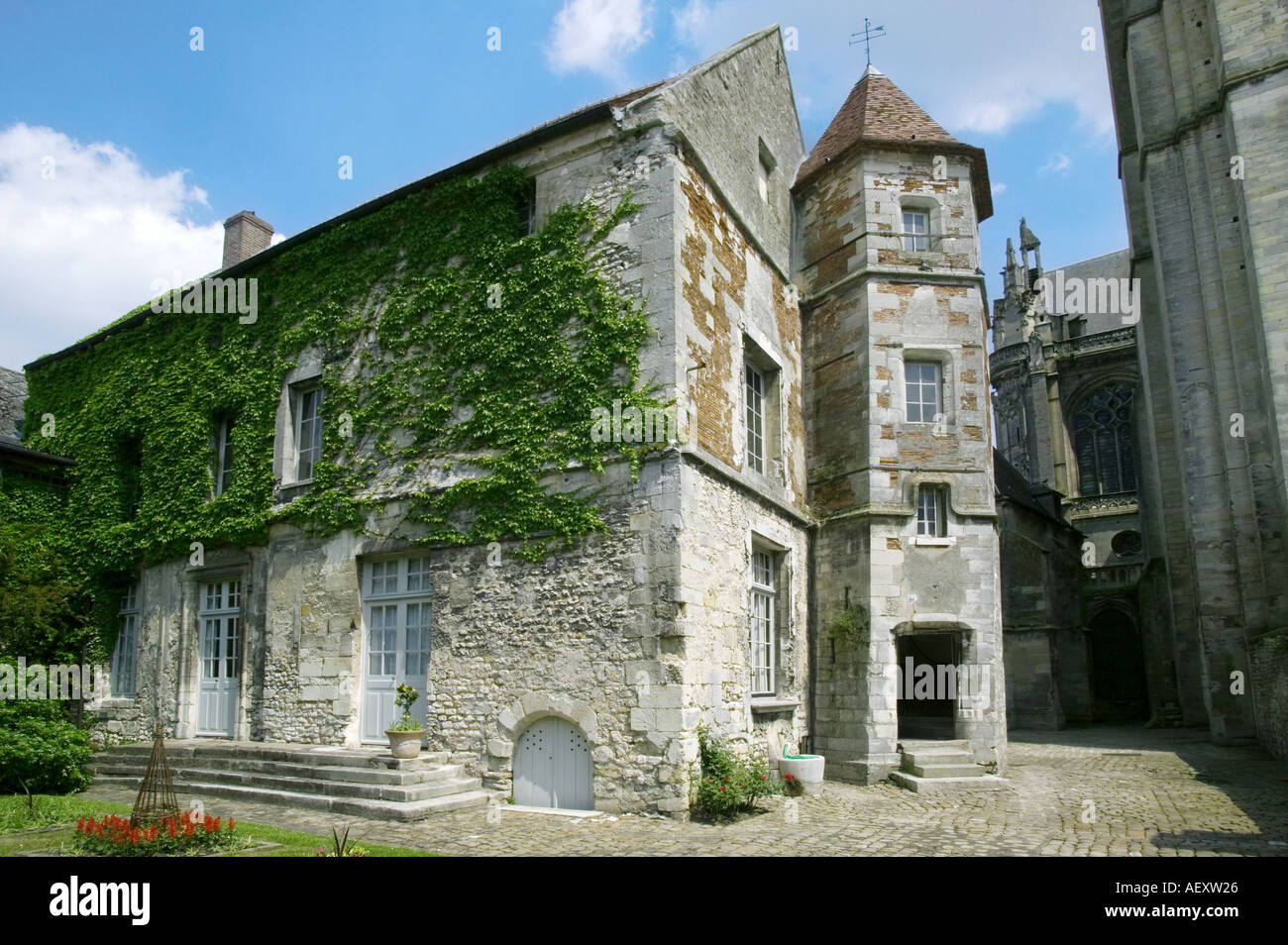 City of senlis Banque de photographies et d’images à haute résolution ...