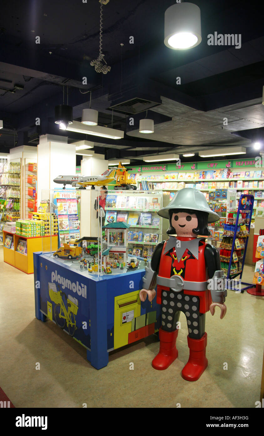 Hamleys interior Banque de photographies et d’images à haute résolution - Alamy