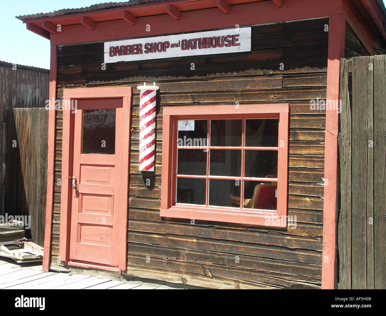 Wild west barber shop Banque de photographies et d’images à haute ...
