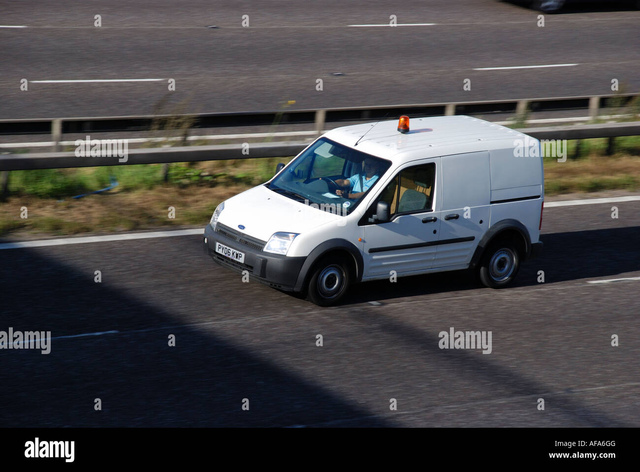 Petite camionnette blanche Banque de photographies et d’images à haute ...