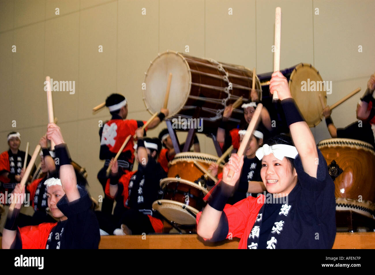 Grand tambour taiko Banque de photographies et d’images à haute ...