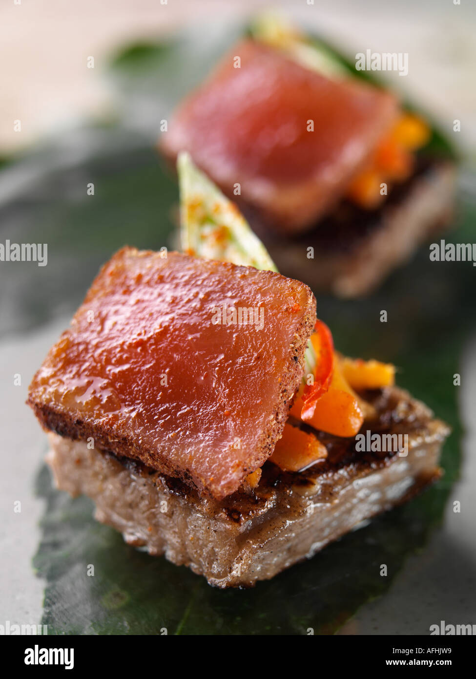 Fine dining tuna canapes Banque de photographies et d’images à haute ...