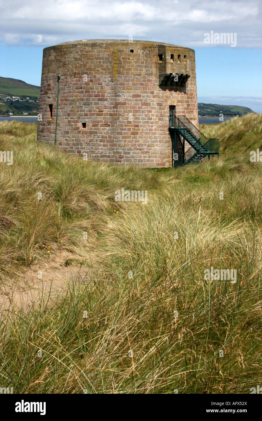 La tour Martello à Magilligan, le comté de Londonderry, Irlande du Nord ...